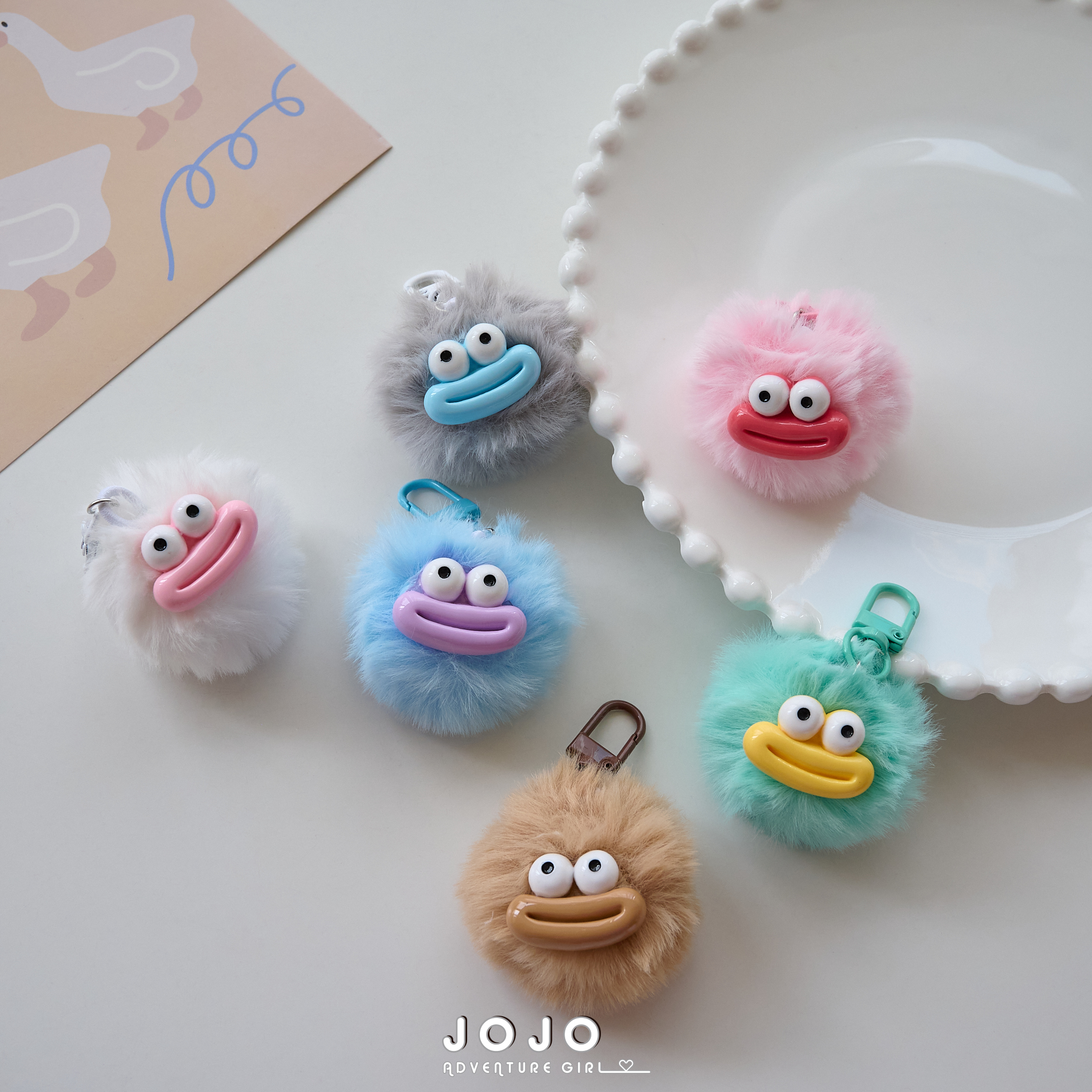 JOJO現貨⚡️嘟嘟香腸嘴毛絨球吊飾 毛球掛飾 包包配件 AirPods掛件 鑰匙圈 鑰匙扣 醜萌 搞怪可愛 | 蝦皮購物