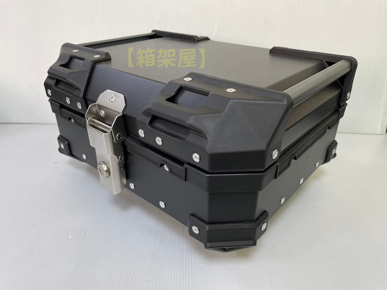 【新北新莊箱架屋】附白鐵底板 途者 TUZHE 鋁箱 23L 後箱 鋁合金後箱 機車行李箱 鋁箱 附不鏽鋼底板 附內襯 | 蝦皮購物