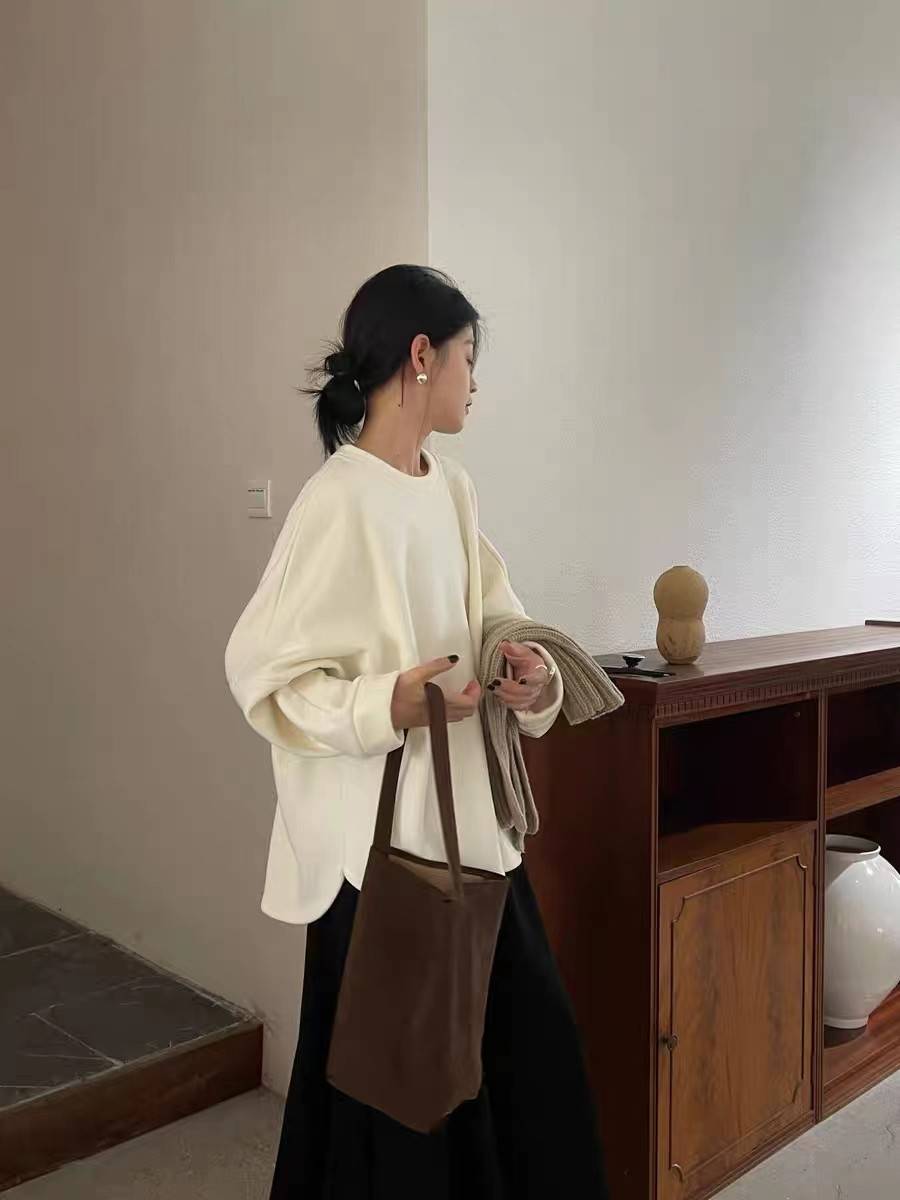 Waroom|高雄現貨秒出 韓系抗皺質感太空棉大學T|女裝|素T|失蹤款|寬鬆|長袖上衣|太空棉衣|圓領上衣 2260 | 蝦皮購物