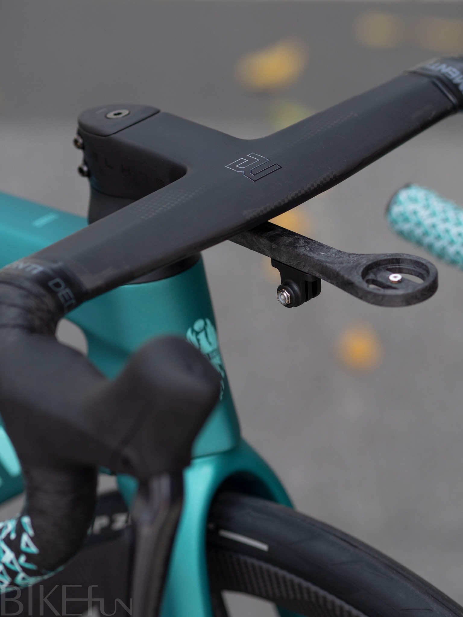 英國 BLKTEC R8 一體式 碳纖 公路車 彎把 全隱藏 輕量化 空力 一體把 車把 > BIKEfun拜訪單車 | 蝦皮購物