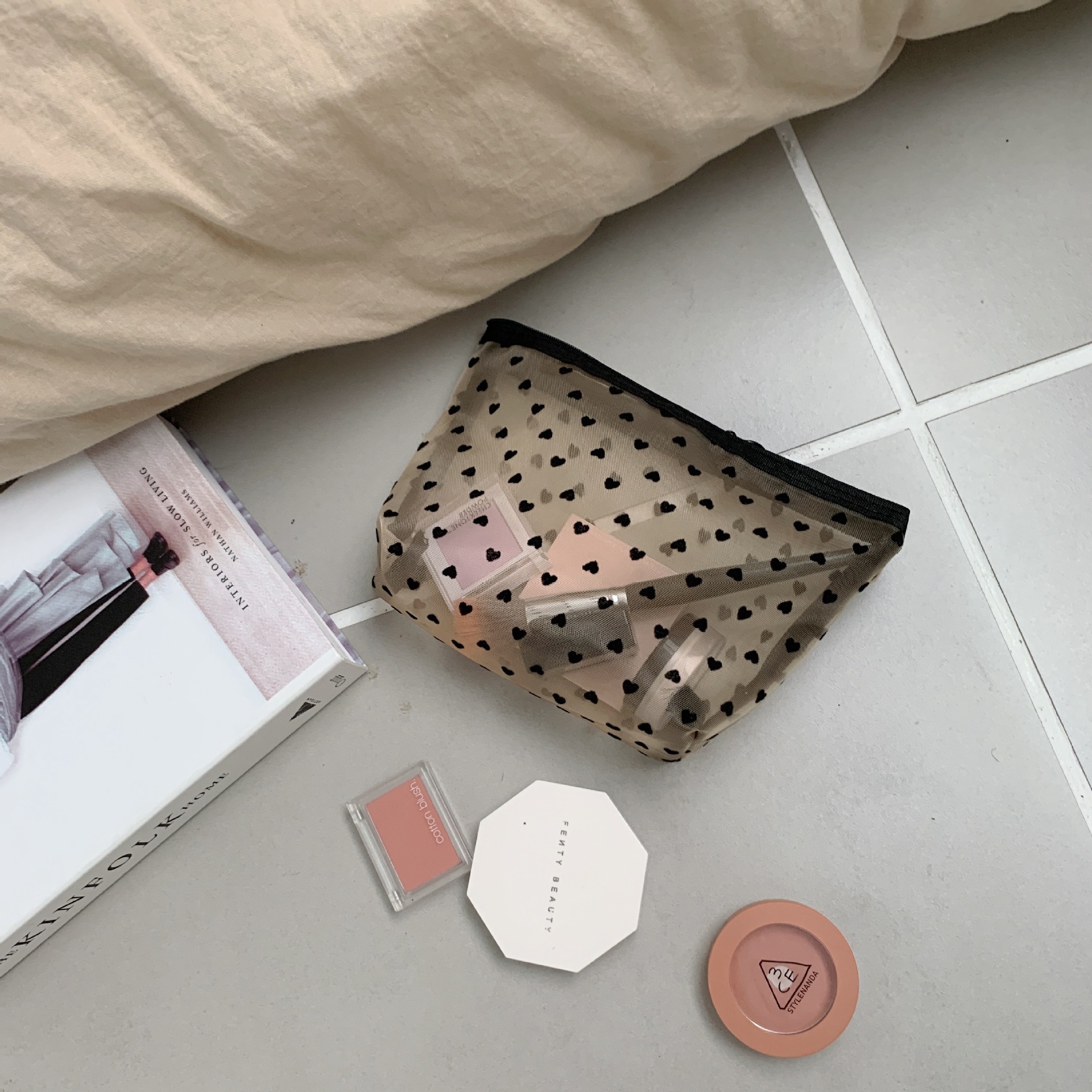 Suke.co 台灣現貨 韓系 Ins 愛心透明網紗 化妝包 大容量 隨身收納 便攜洗漱包 | 蝦皮購物