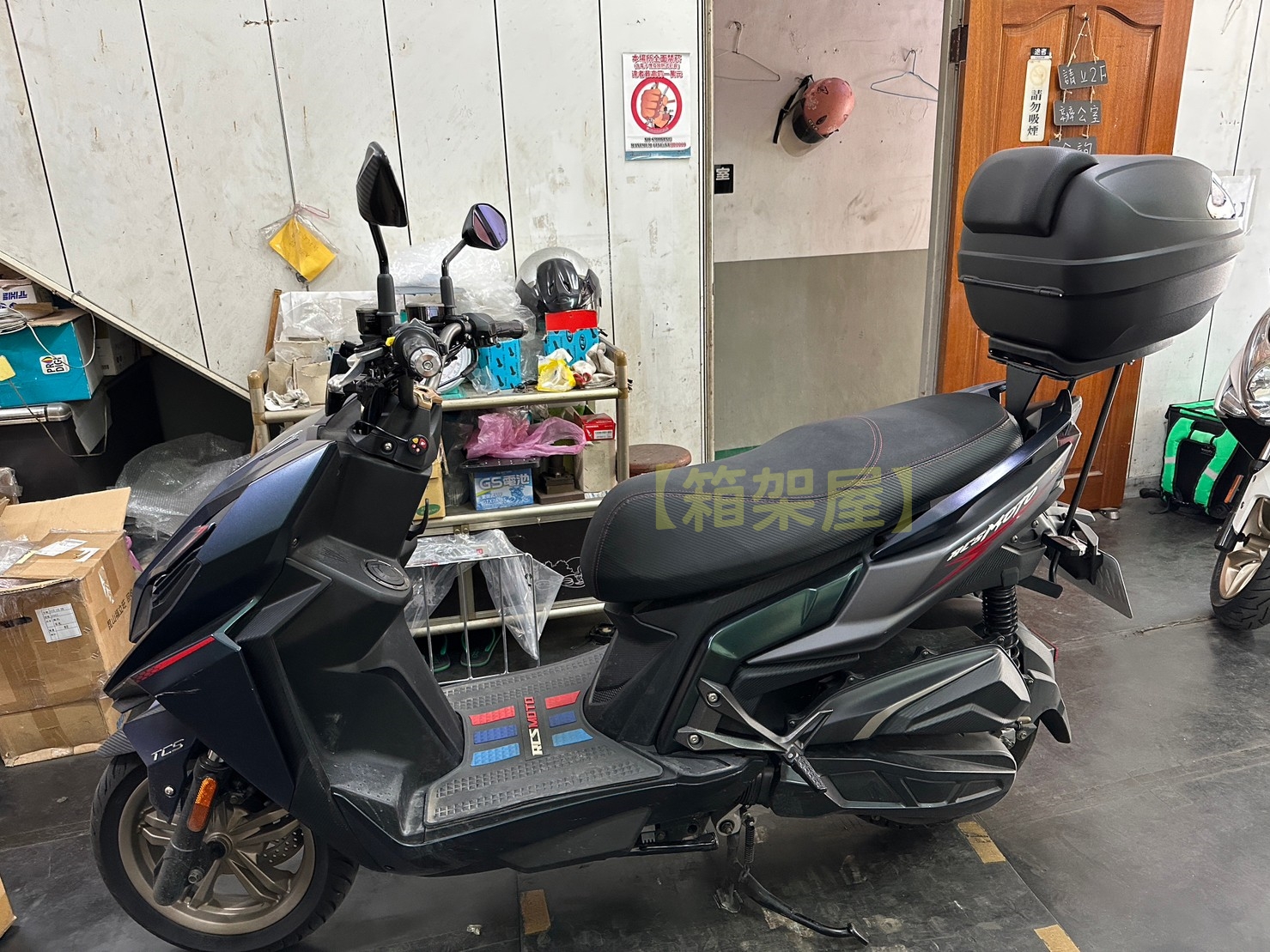 【新北新莊箱架屋】免割車殼 RCS MOTO 箱架 後架 + GIVI E300NT2 勳黑燈殼 後箱 +靠背 整組 | 蝦皮購物