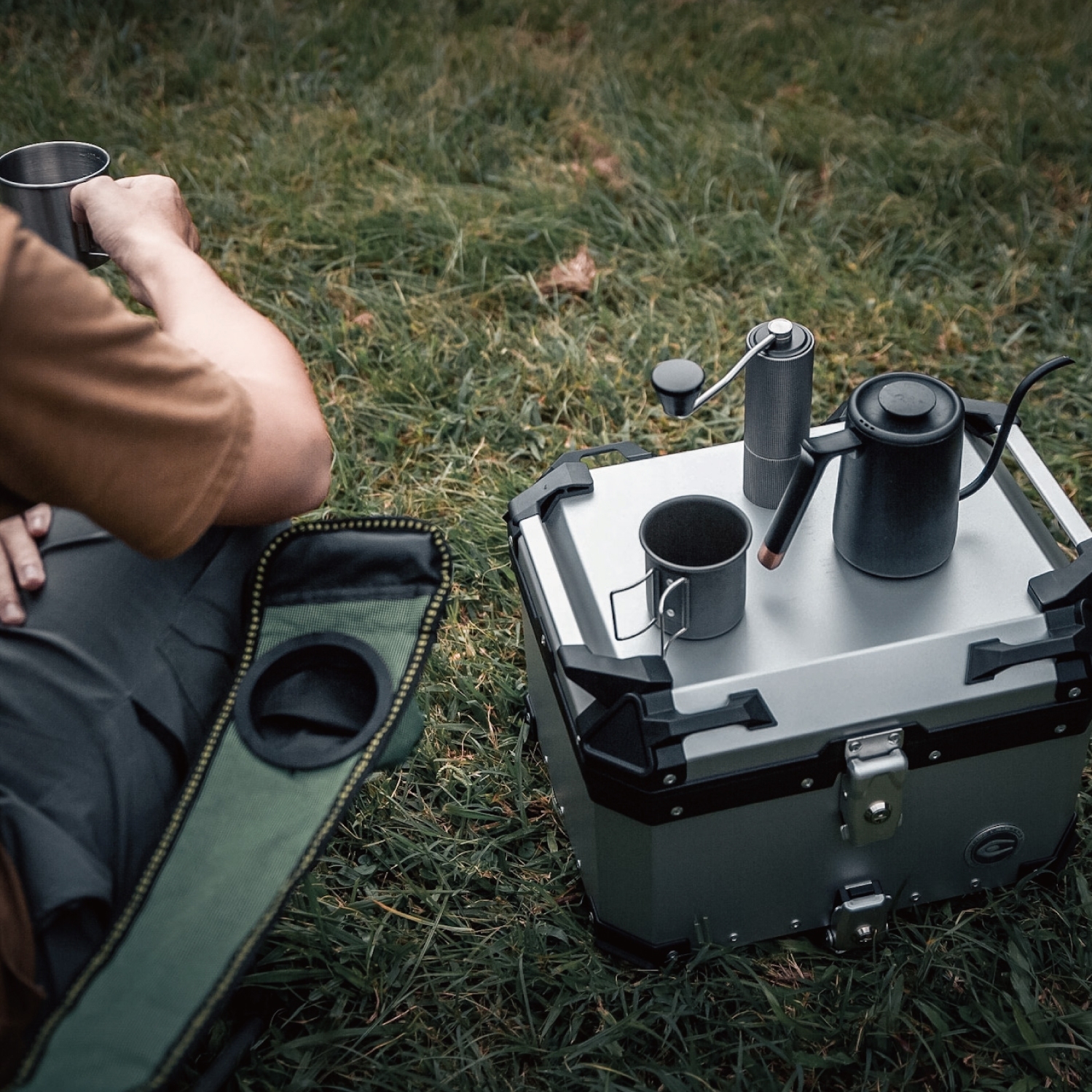 新加坡 Coocase X5 (55L) 鋁箱機車置物箱/後箱 快拆設計 附多孔位設計轉接底盤 | 蝦皮購物