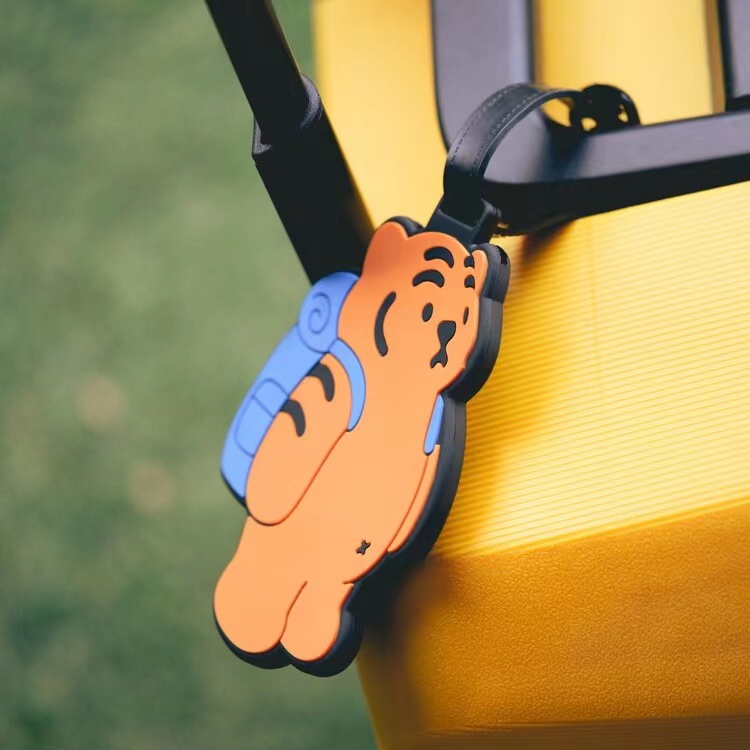 (現貨) 韓國文創 Mujik Tiger 無業老虎 行李吊牌 行李識別牌 背包吊飾 姓名牌 背包老虎 | 蝦皮購物