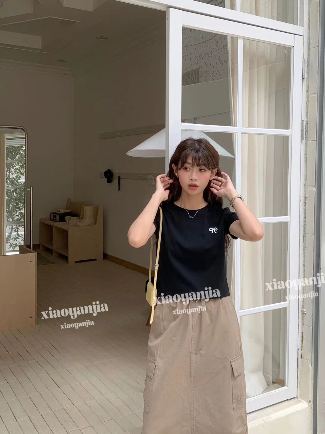 Waroom|現貨售完不補 會愛上的韓國蝴蝶結刺繡合身彈性短版T|女裝|短袖上衣|蝴蝶結上衣|修身上衣|短袖棉T 991 | 蝦皮購物