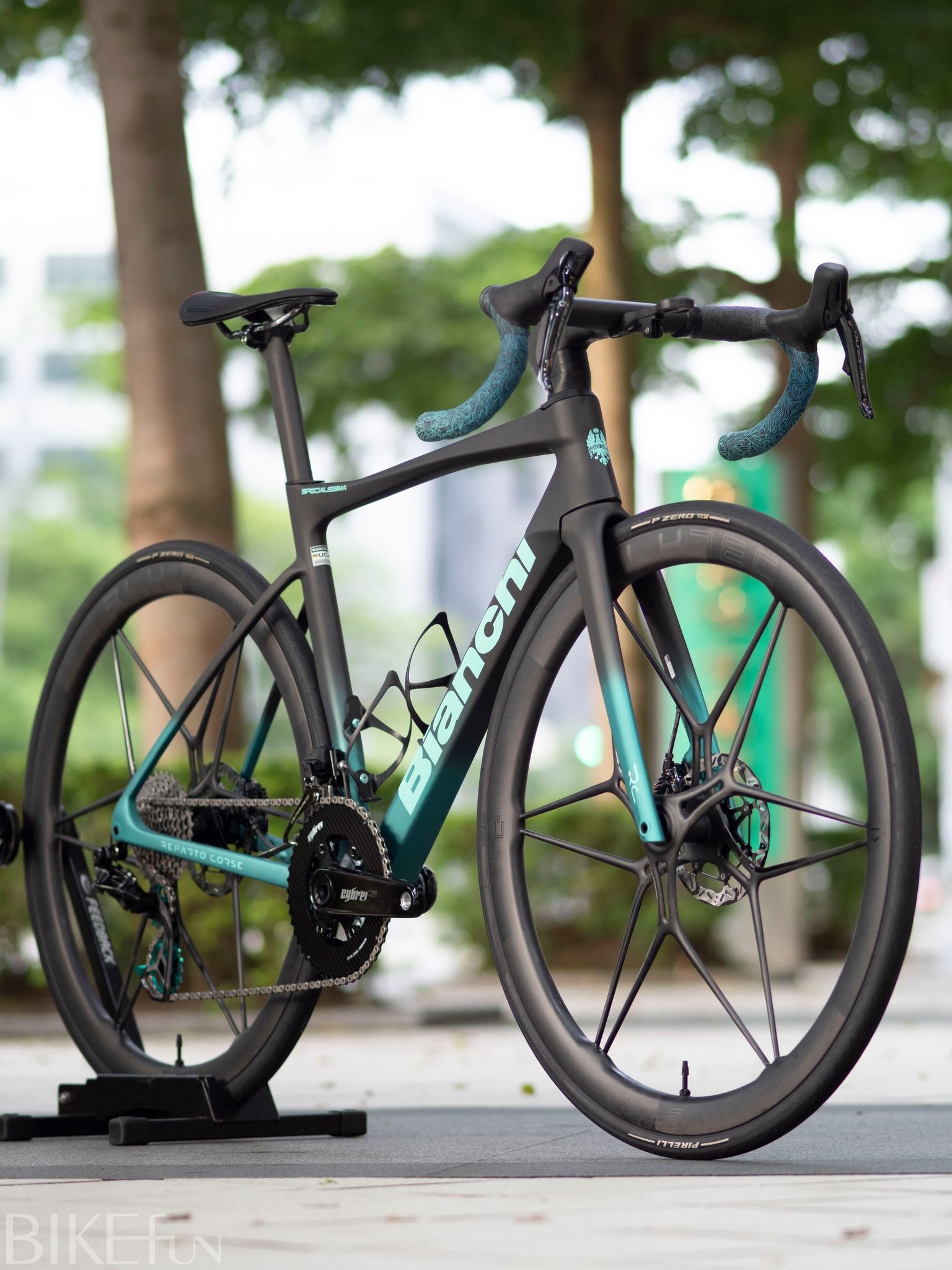 英國 BLKTEC L8 245g 超輕 一體式碳纖維車把 彎把 公路車 地表最強輕化物 > BIKEfun拜訪單車 | 蝦皮購物