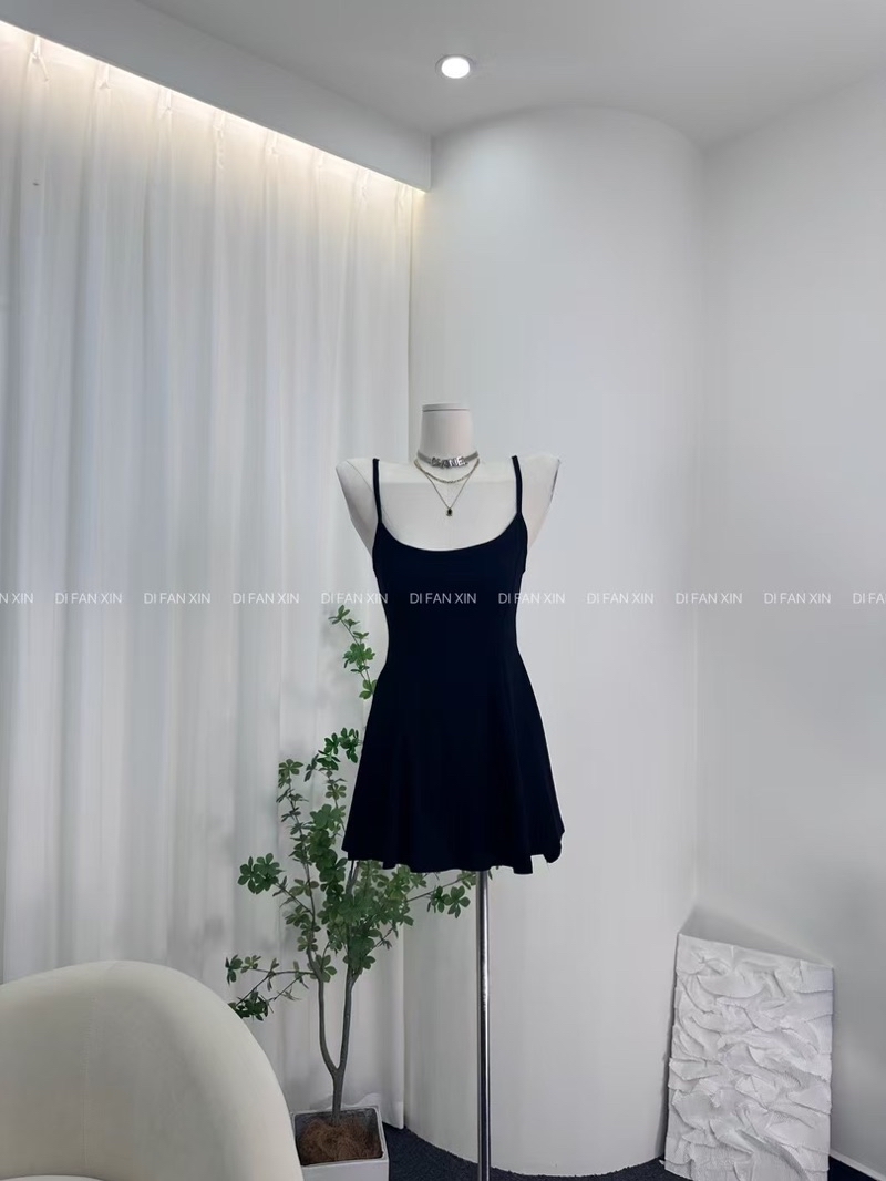 【Y.LLL】｜預購｜純慾辣妹細肩收腰罩杯短洋裝+短褲set 兩件式套裝 #9126 | 蝦皮購物