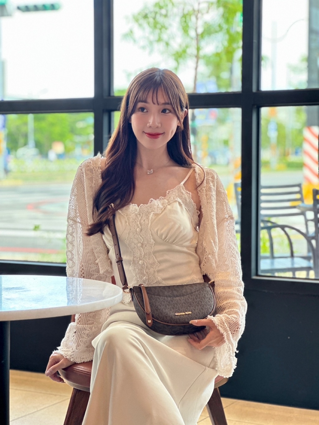 【New START精品服飾-員林】現貨 Michael Kors MK Dover 半月包 斜背包 | 蝦皮購物