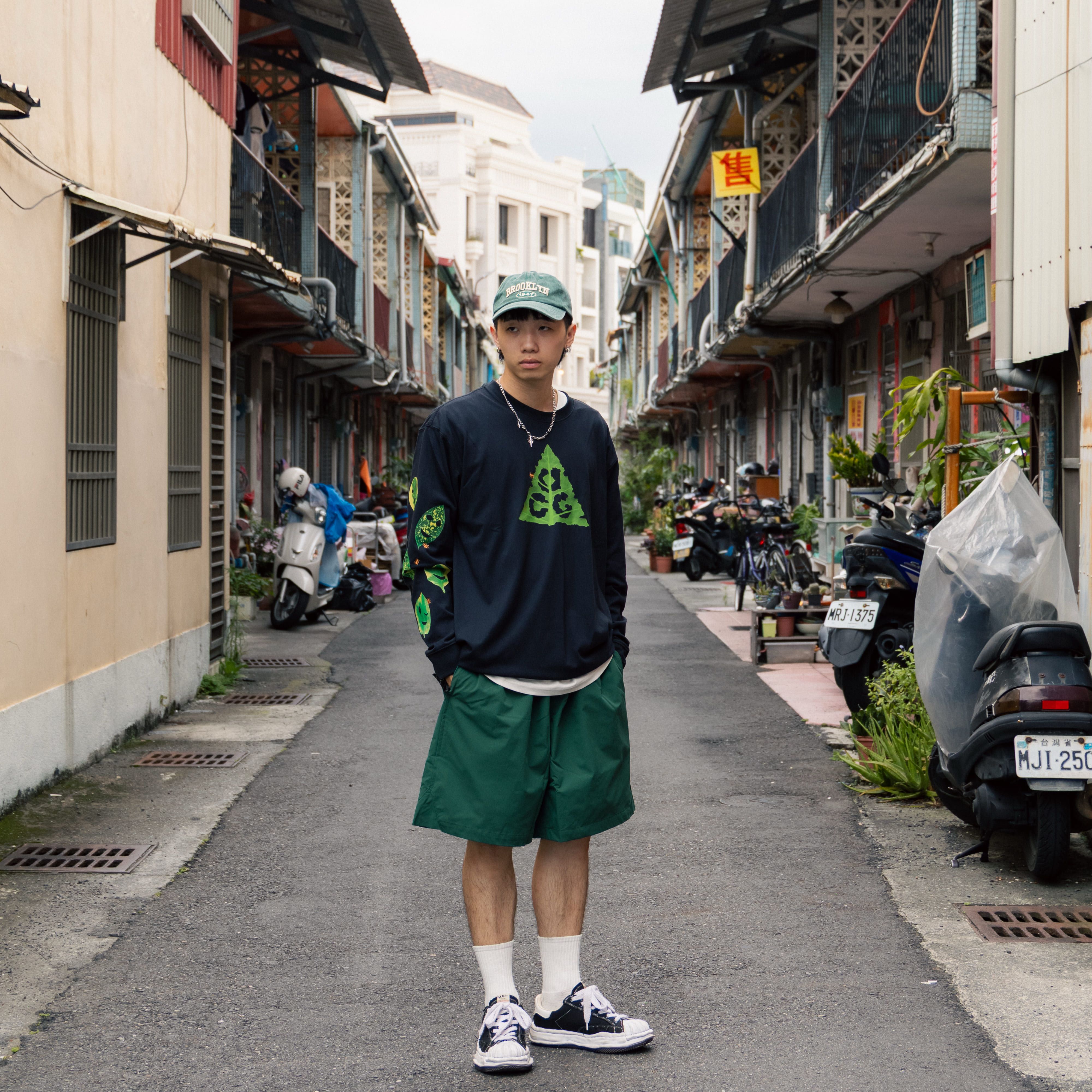 『老皮衣櫥』台灣公司貨 Nike ACG 黑綠樹葉小蟲長袖T恤 重磅 導濕 速乾 長袖T恤 HJ0803-010/121 | 蝦皮購物