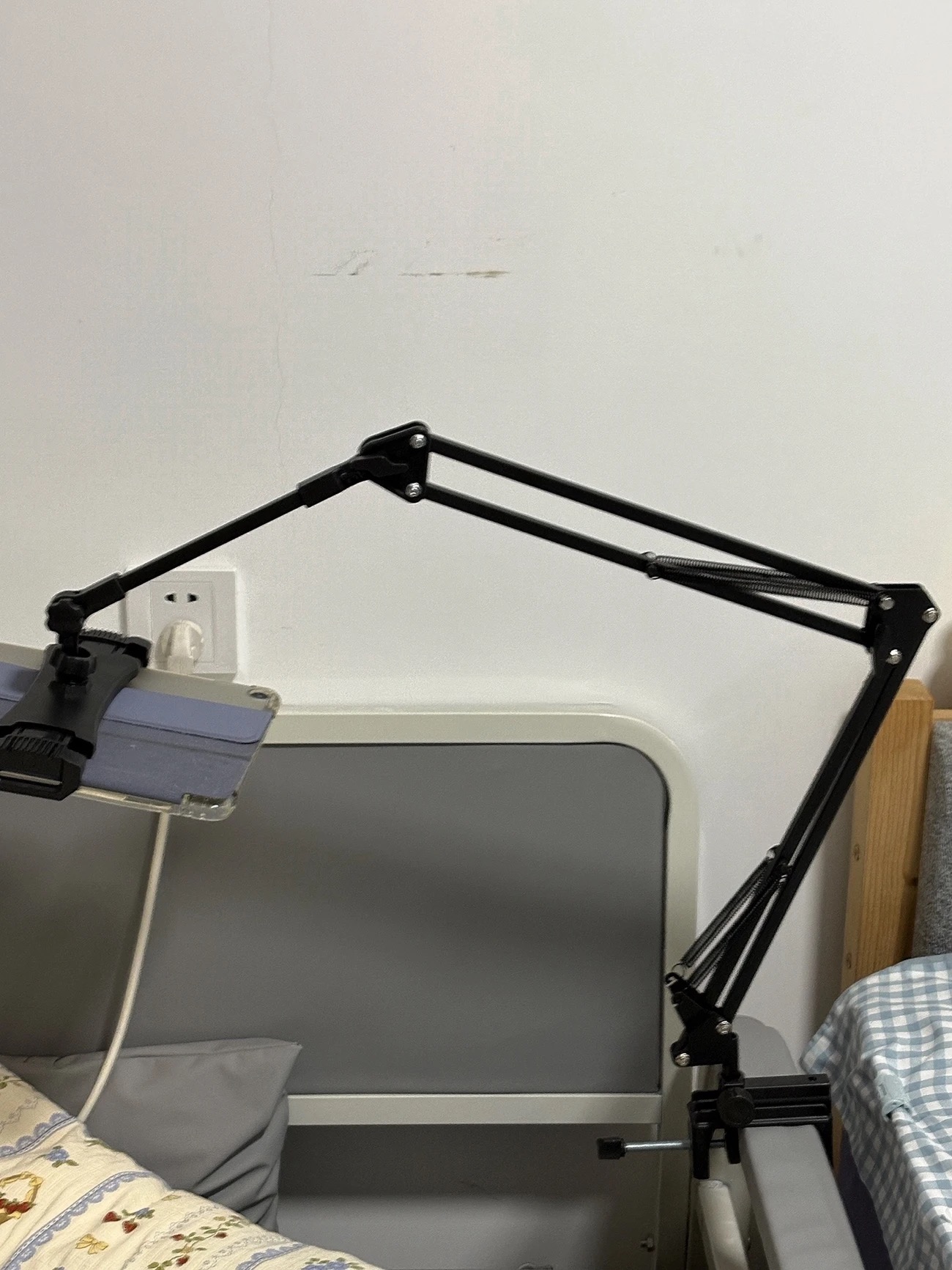 🚚桃園48H出貨 手機支架 手機架 平版支架 按壓式懶人手機支架 ipad 直播追劇神器 床頭桌麵通用支撐架 直播支架 | 蝦皮購物