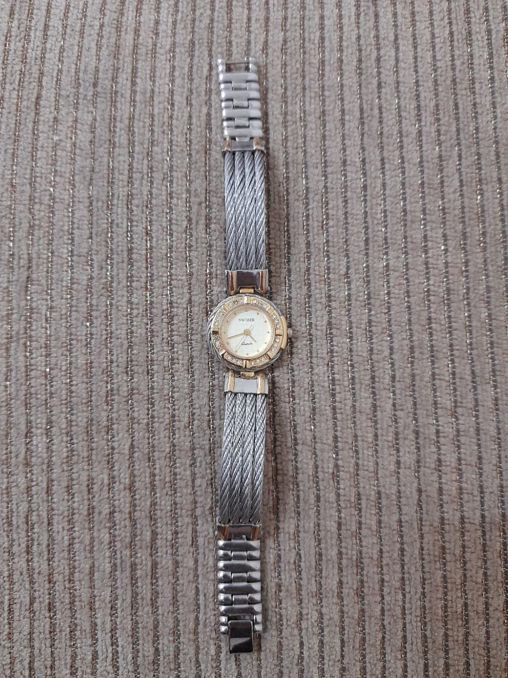 Swiber 類似夏利豪 絕版 四條捲鋼 Water Resistant 生活防水 可正常使用 中性石英錶 手圍18公分 | 蝦皮購物