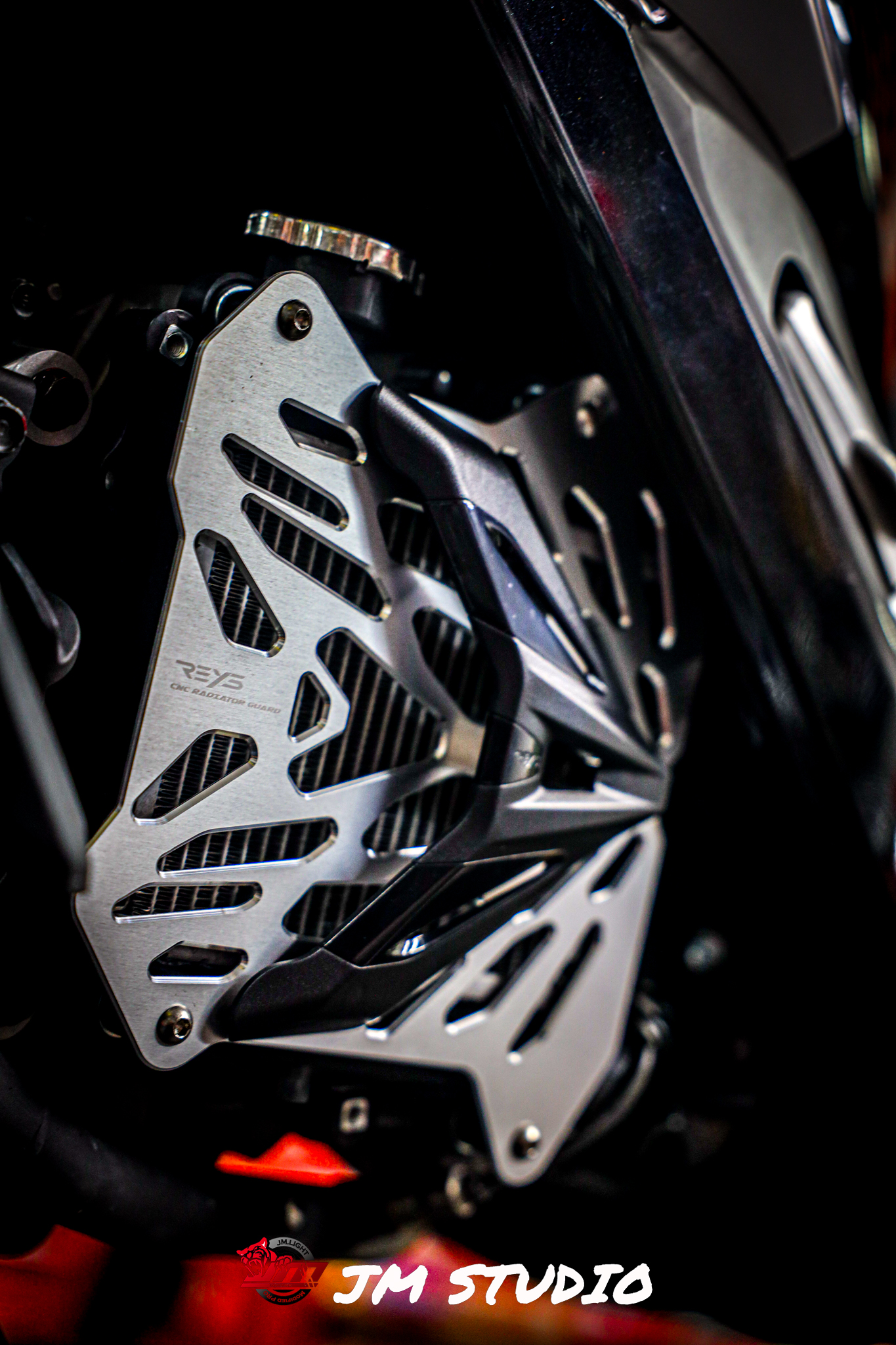 [J.M傑米車藝] REYS 水箱護蓋 一體式CNC 造型集風罩 MMBCU、DRG、JETSL、勁戰六代、水冷BWS | 蝦皮購物