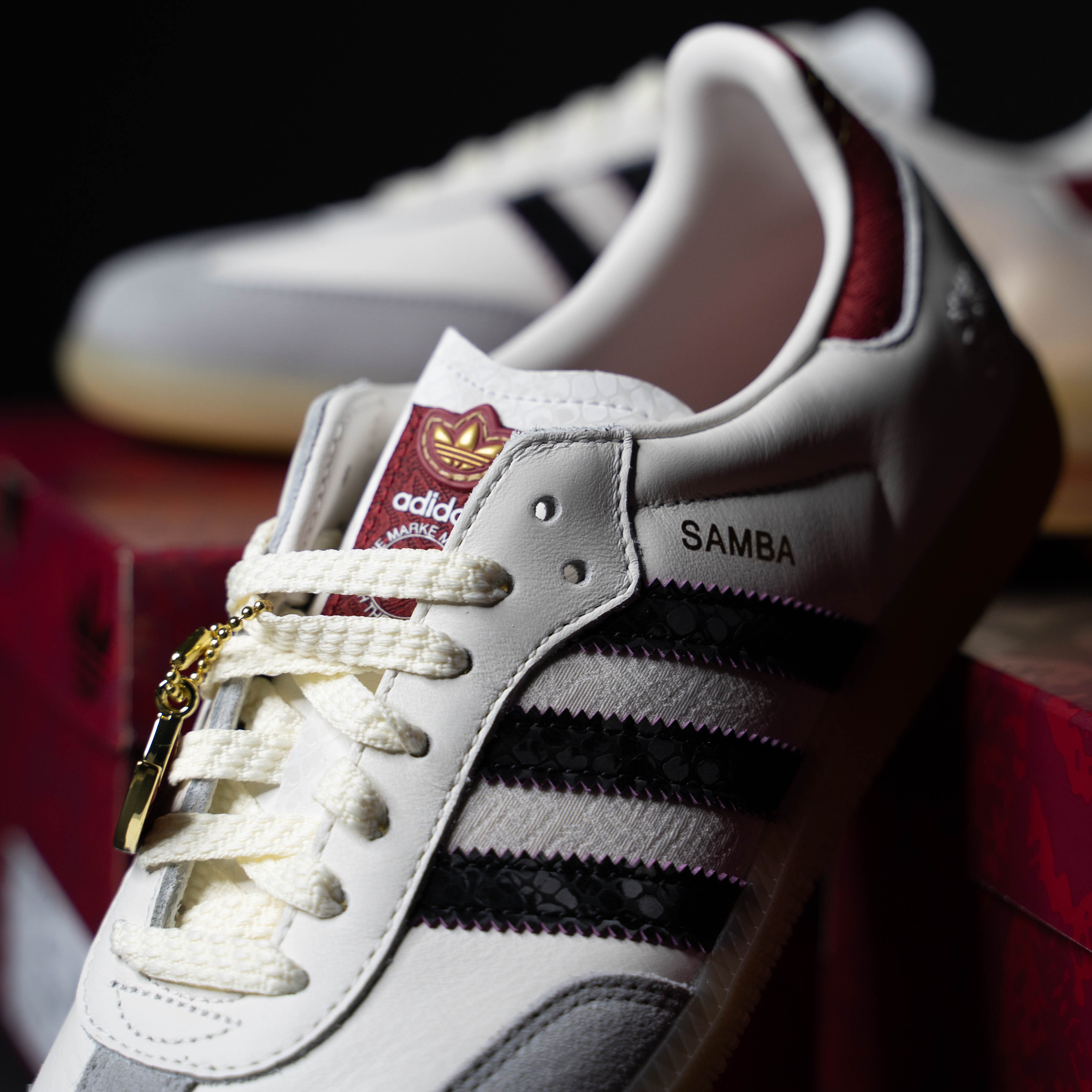 Adidas Samba OG JQ5976 男女 運動休閒鞋 CNY 蛇年限定 復古 舒適 穿搭 白 深紅 | 蝦皮購物