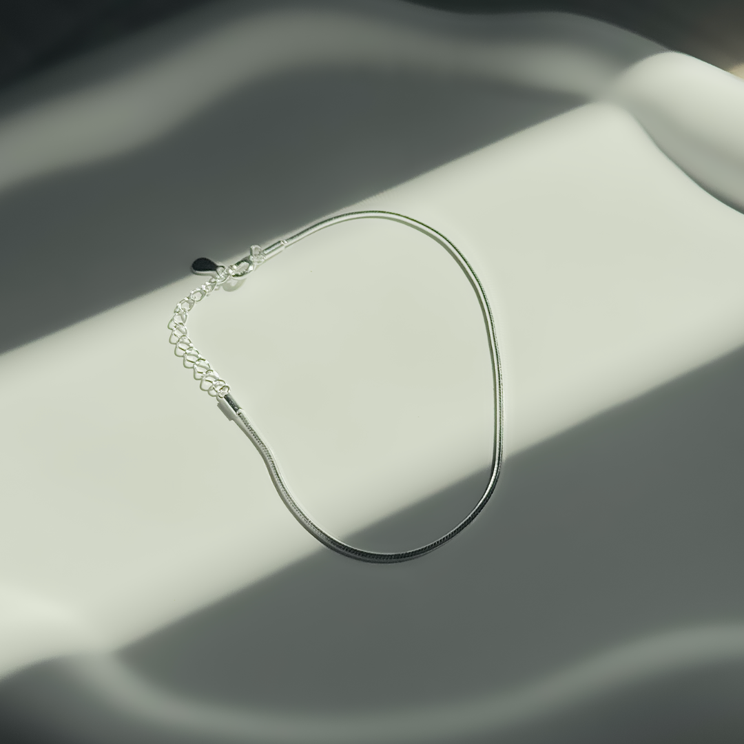 【43小舖】925純銀 極細 蛇骨鍊 手鍊｜S925｜手環｜手飾｜蛇骨鏈｜飾品｜銀飾｜送拭銀布 | 蝦皮購物