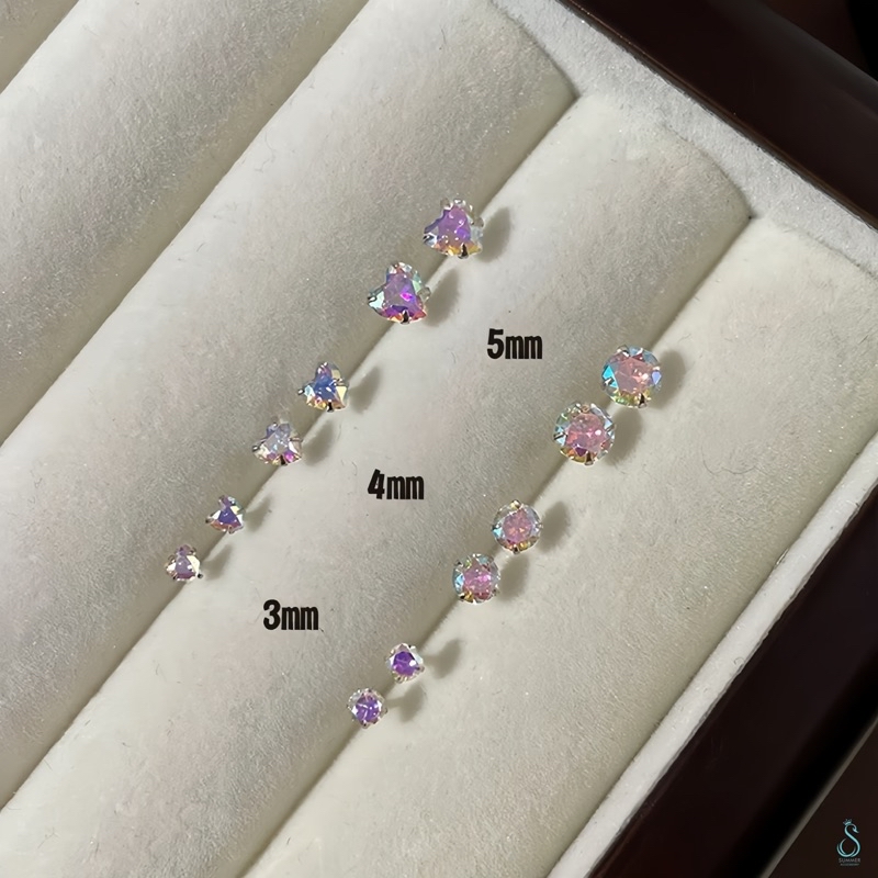 SUMMER 銀飾💫[S999足銀]閃亮煥采水鑽耳環 養耳抗過敏 愛心鑽 圓鑽 洗澡睡覺不用摘 平面服貼設計 純銀耳環 | 蝦皮購物