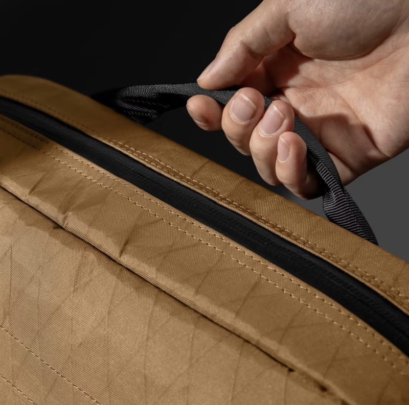 【3C博士】Tomtoc 浪人行旅 斜肩包 砂岩棕 曜石黑 單肩包 肩背包 收納包 旅行包 3C收納包 3C收納 | 蝦皮購物