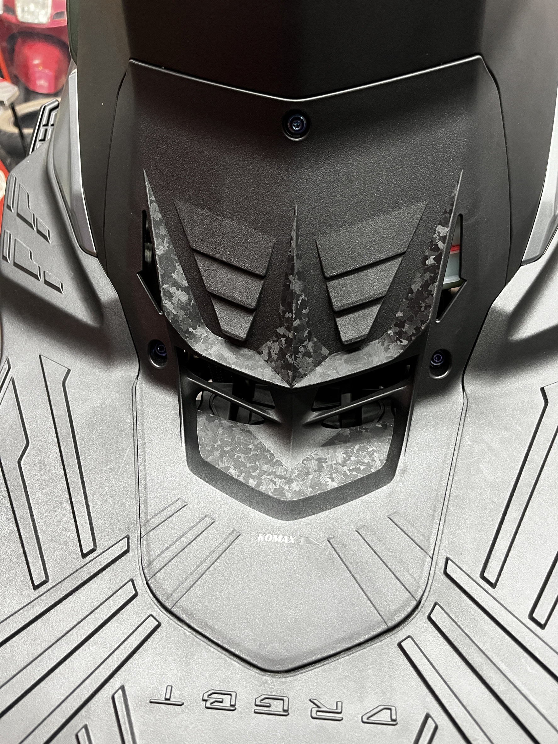 KOMAX SYM DRG BT 二代龍 立體碳纖維散熱胸蓋 六代戰胸蓋 造型胸蓋 引擎導風胸蓋 六代勁戰 機車改裝 | 蝦皮購物