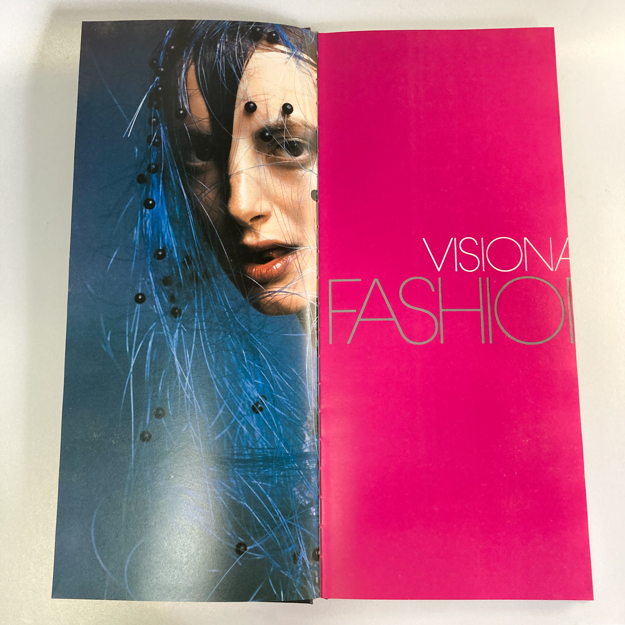 二手絕版雜誌 《VISIONAIRE’S FASHION 2001》 by Stephen GAN 時尚時裝設計 | 蝦皮購物
