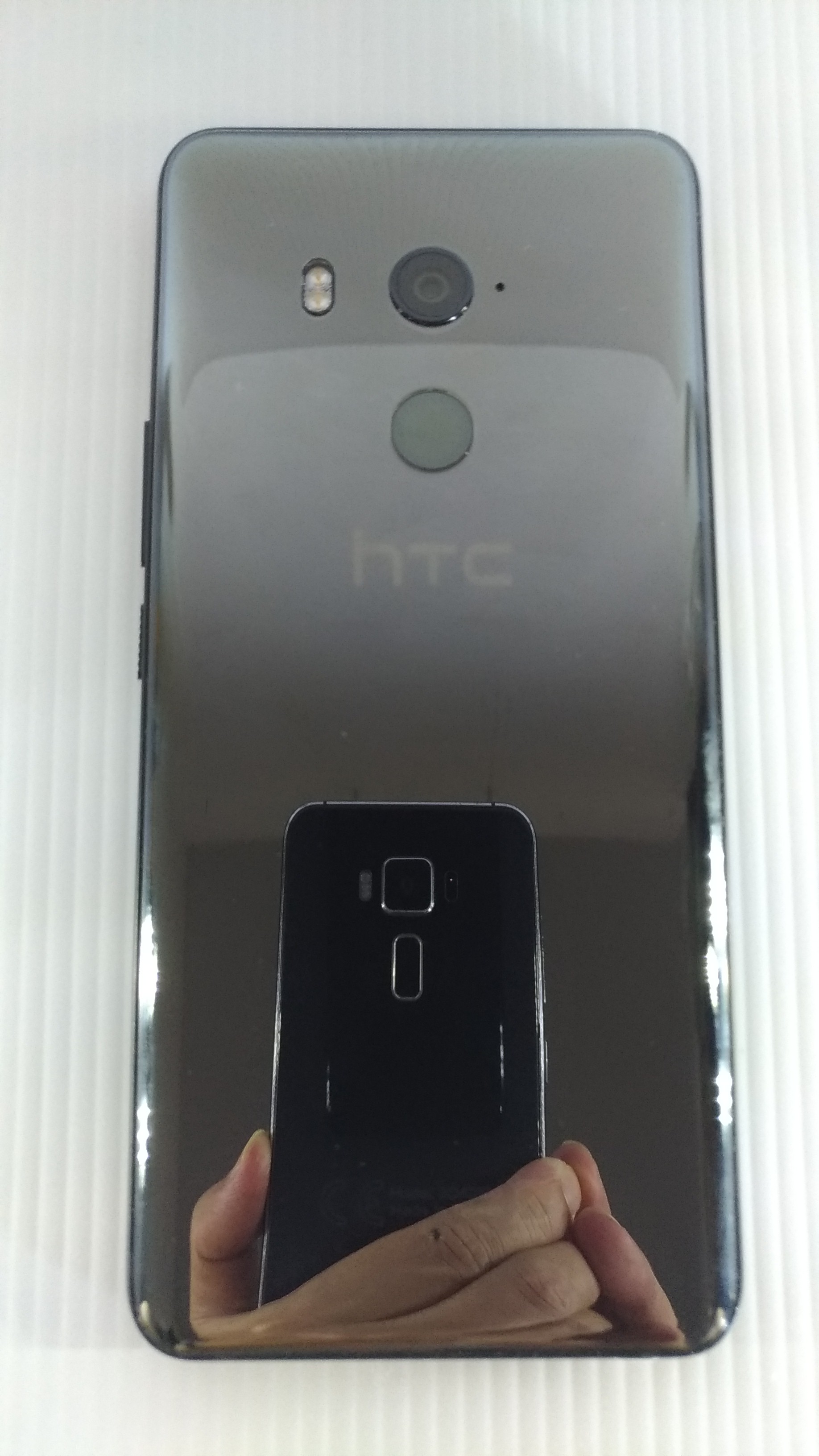 高階版 HTC U11+ 6G/128G 極鏡黑 6吋 2K+顯示螢幕 3D曲面水漾玻璃 3,930mAh電量 IP68 | 蝦皮購物