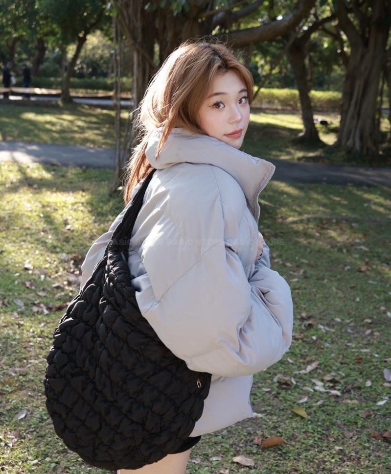 【BASIC】24H出貨｜網紅推薦🔥韓國Raucohouse雲朵柔軟斜背包 大容量 雲朵包 平價包包 | 蝦皮購物