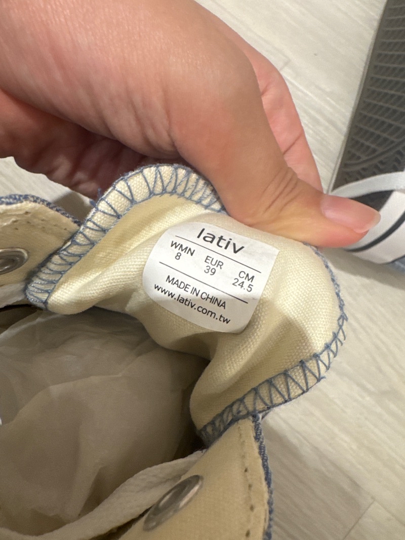 【全新】Lativ 牛仔藍帆布鞋 24.5cm | 蝦皮購物