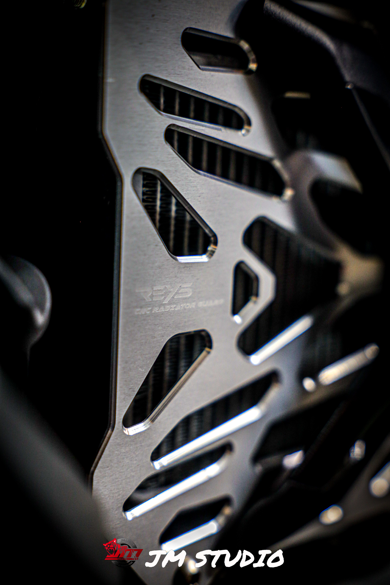 [J.M傑米車藝] REYS 水箱護蓋 一體式CNC 造型集風罩 MMBCU、DRG、JETSL、勁戰六代、水冷BWS | 蝦皮購物