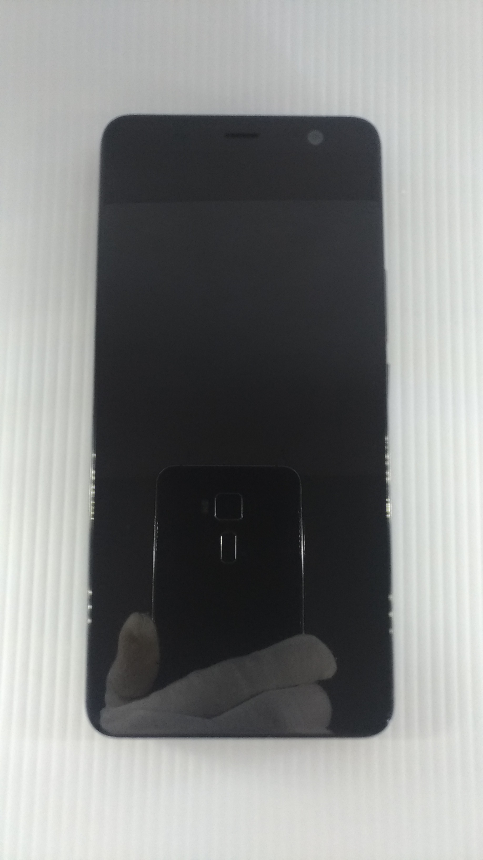 高階版 HTC U11+ 6G/128G 透視黑 6吋 2K+顯示螢幕 3D曲面水漾玻璃 3,930mAh電量 IP68 | 蝦皮購物