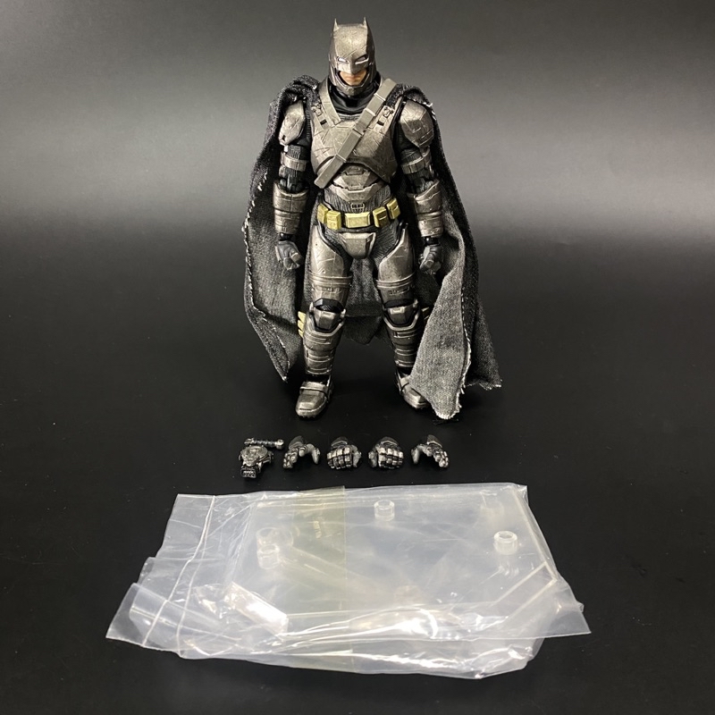 MEDICOM TOY MAFEX NO.023 蝙蝠俠大戰超人：正義曙光 重裝蝙蝠俠 無盒 二手美品 | 蝦皮購物