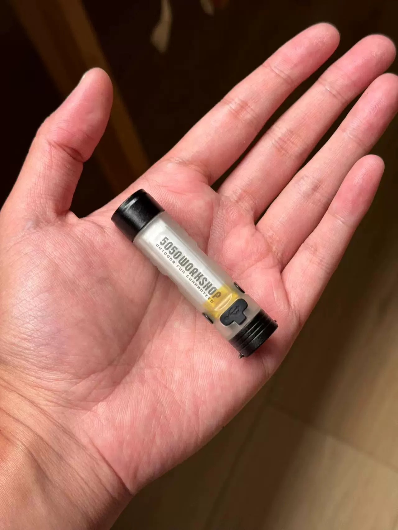 新北寄出 僅19g 日本出口徒步露營燈 5050WORKSHOP LED鑰匙扣燈 迷你強光手電筒 帳篷燈 手電筒 | 蝦皮購物