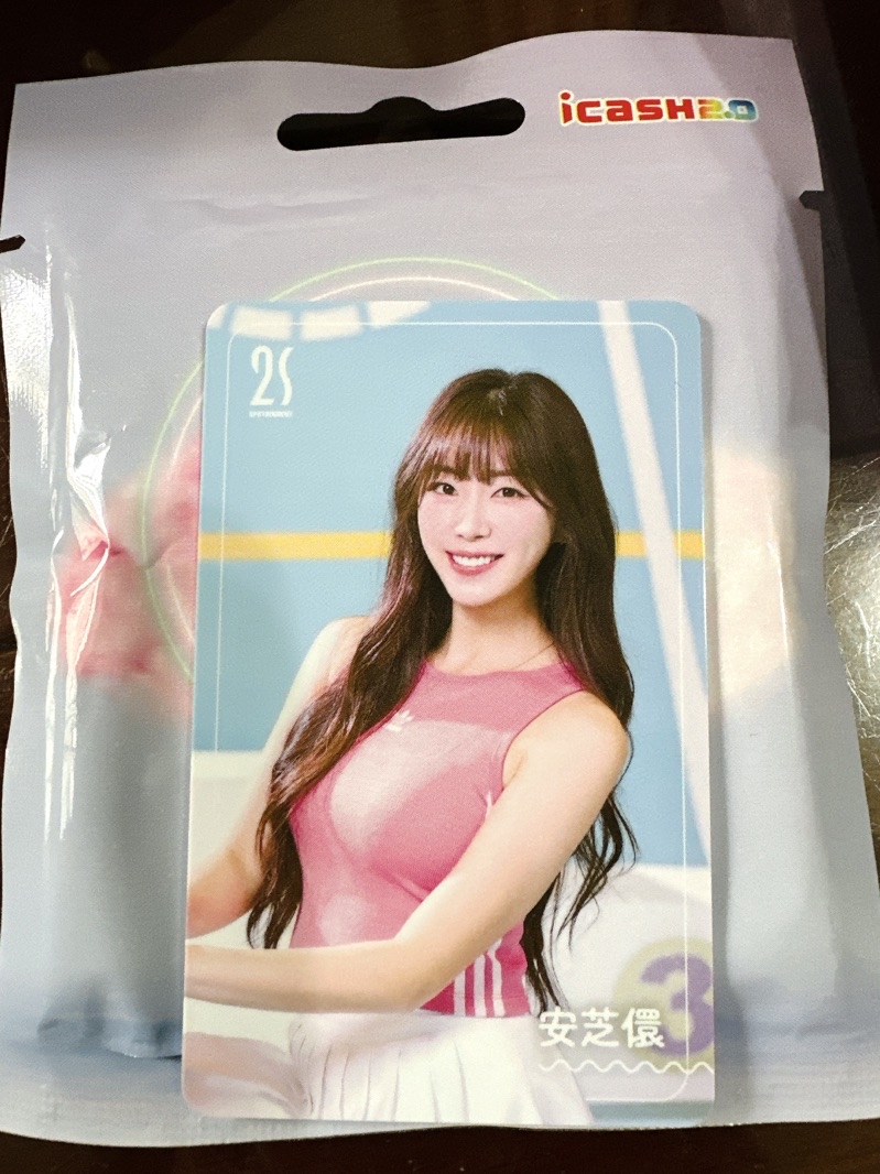 💕2S SPOTAINMENT 啦啦隊女孩 團體照icash2.0愛金卡（安芝儇 趙娟週 南珉貞Mingo） | 蝦皮購物