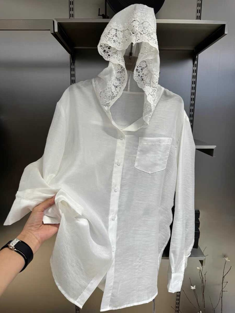 🎀柒喜女裝🎀 洋氣高端別緻襯衣 新款秋季蕾絲鏤空連帽設計感 襯衫防曬薄外套 防曬外套 夏天外套 罩衫外套 白色外套 襯衫 | 蝦皮購物