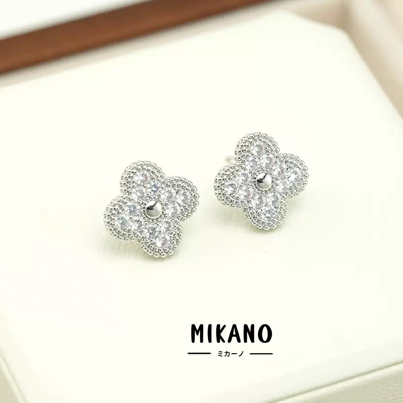 MIKANO⚡24H發貨⚡ S925銀針防過敏＋18K真金電鍍 輕奢氣質款滿鋯鑲嵌四葉花耳釘 耳飾女 耳環 精緻時尚款 | 蝦皮購物