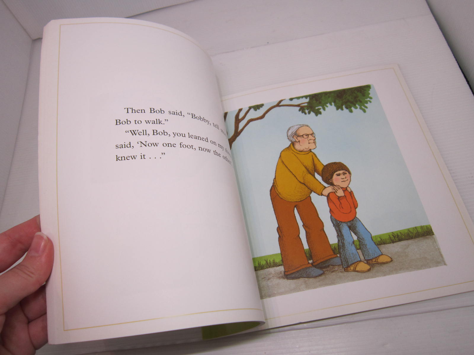 「二手書」Now One Foot, Now the Other Tomie de Paola 英文讀本 平裝 | 蝦皮購物