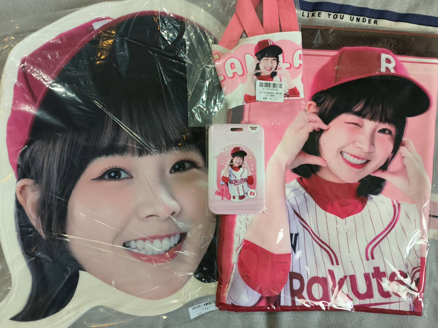 【樂天桃猿】2025 RKG開季應援組 樂天女孩 Rakuten Girls 河智媛 籃籃 孟潔 嘎琳 | 蝦皮購物