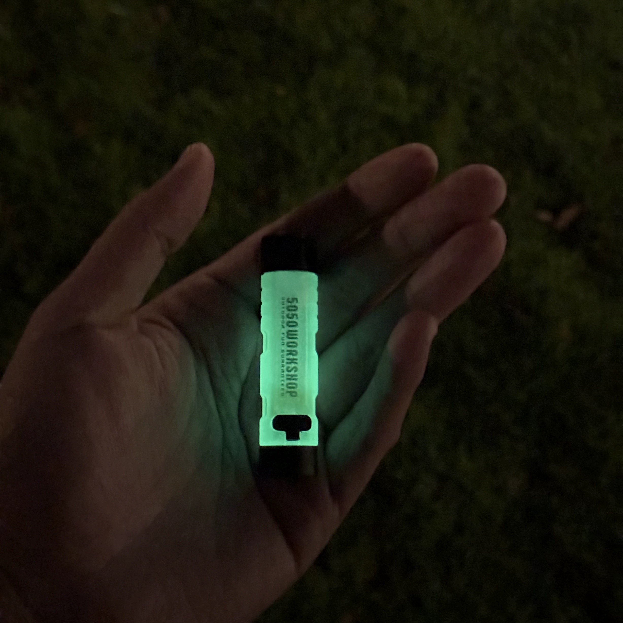 新北寄出 僅19g 日本出口徒步露營燈 5050WORKSHOP LED鑰匙扣燈 迷你強光手電筒 帳篷燈 手電筒 | 蝦皮購物