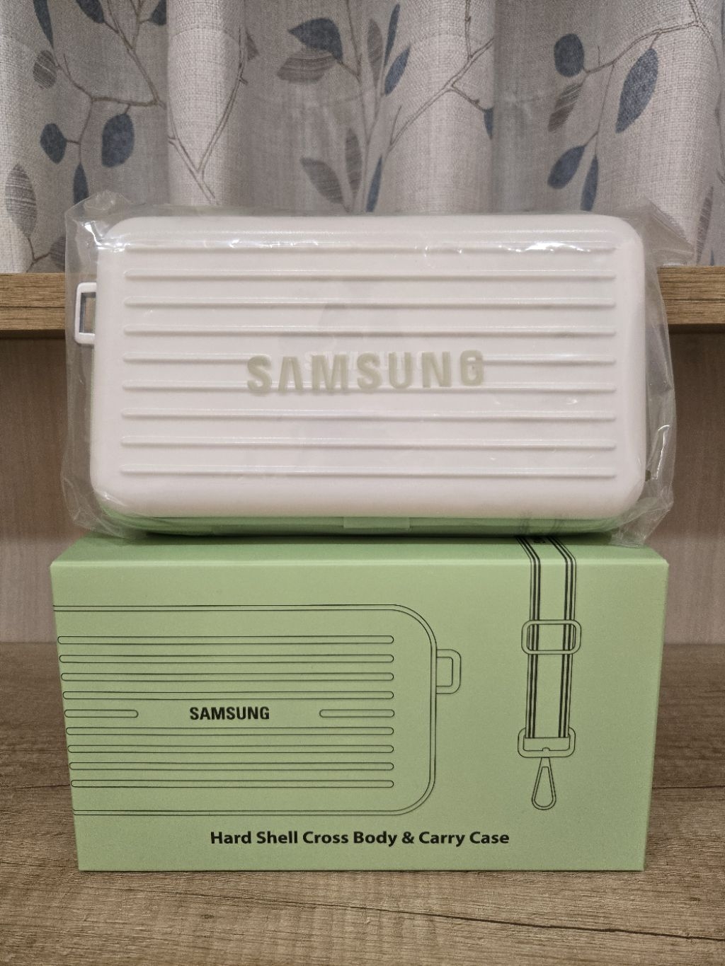 全新 三星 Samsung硬殼旅行收納包 白色 綠色 可調式 背帶 可肩背 | 蝦皮購物