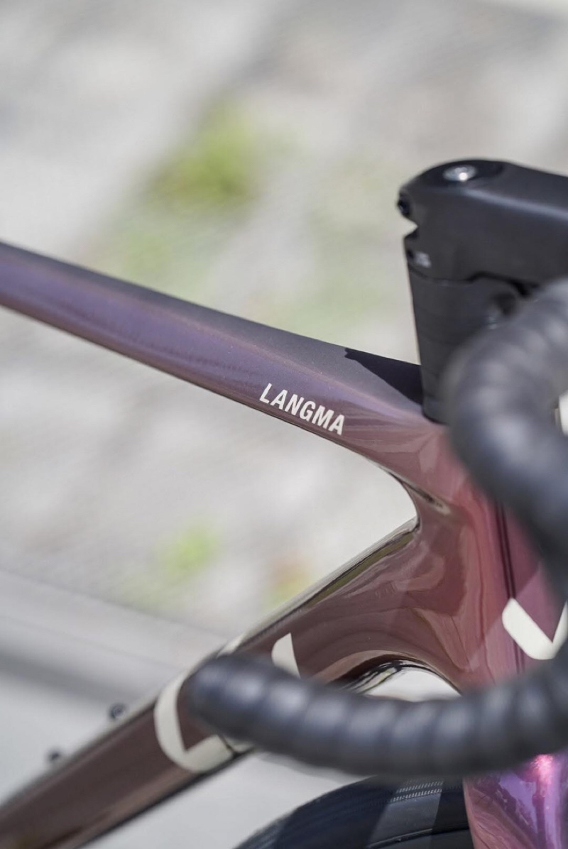 【KOM單車】 2025 GIANT LIV Langma Advanced 1 QOM 碳纖維公路車 電子變數 碟煞 | 蝦皮購物