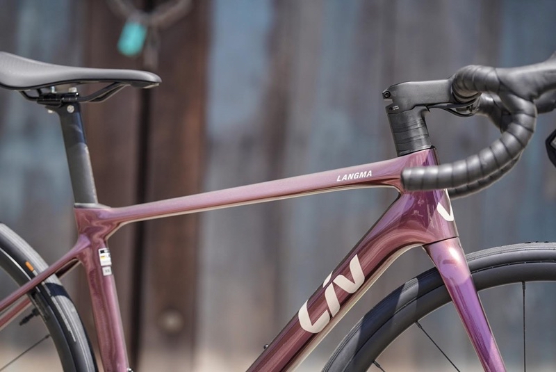 【KOM單車】 2025 GIANT LIV Langma Advanced 1 QOM 碳纖維公路車 電子變數 碟煞 | 蝦皮購物