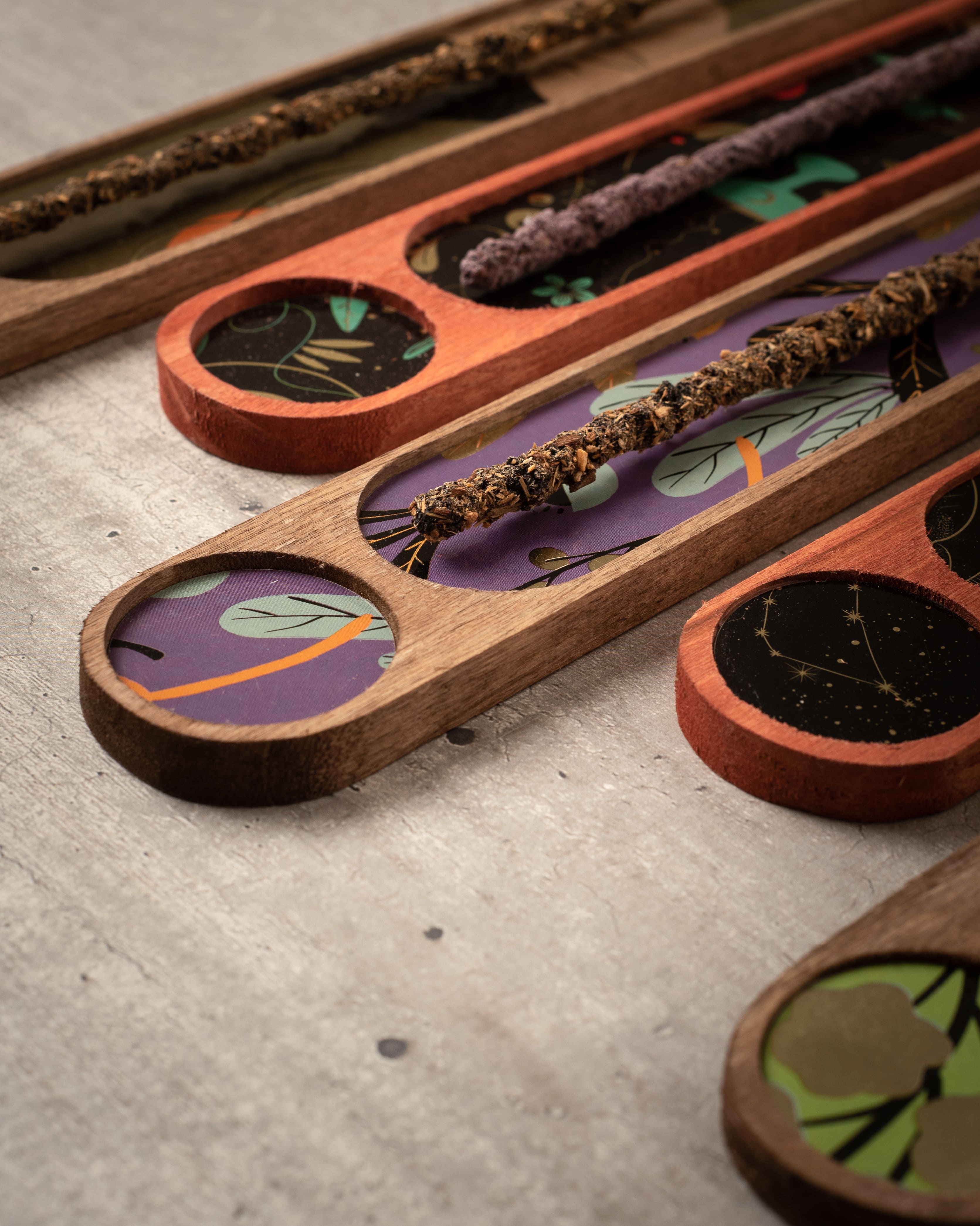 品牌多用途香薰座【Sagrada Madre】神聖彩繪香薰座 線香 鼠尾草 聖木香港Slowood必買 | 蝦皮購物