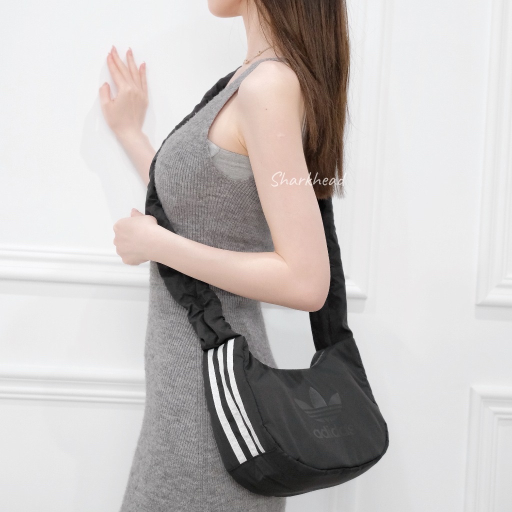 【Sharkhead】現貨 Adidas 雲朵包 黑 小包 抽繩 肩背包 側背 三葉草 三線 JP0144 JP0145 | 蝦皮購物
