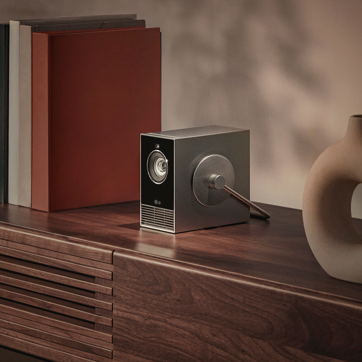 LG 樂金 】HU710PB CineBeam Q 小銀河 4K 微型投影機 LG投影機 攜帶投影機 HU710 | 蝦皮購物