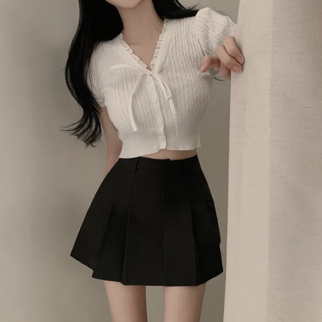 氣質V領針織上衣【A4192】PAPI女裝批發價春夏新款韓系INS休閒百搭排扣短袖上衣 短版上衣 坑條上衣針織衫 | 蝦皮購物