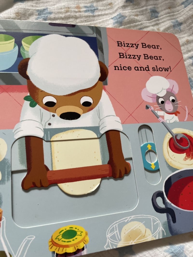 忙碌小熊 Bizzy bear pizza time 披薩 寶寶動動書 幼兒繪本硬頁書 | 蝦皮購物