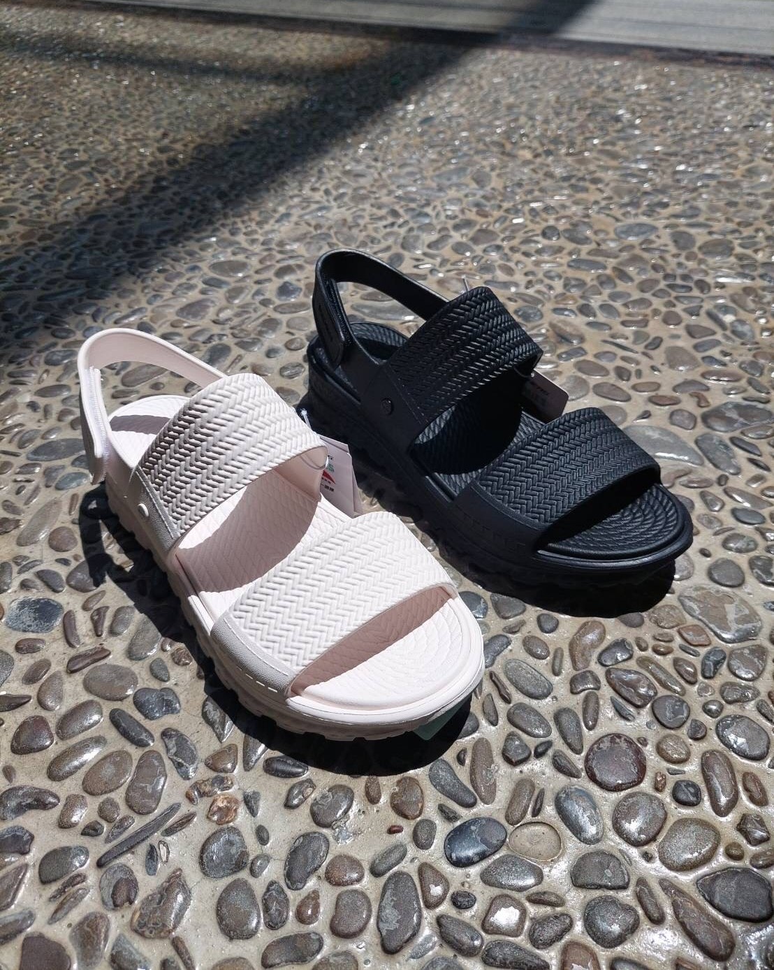 【SKECHERS】女 休閒系列 涼拖鞋 ARCH FIT FOOTSTEPS-111461-白色 (8號) | 蝦皮購物