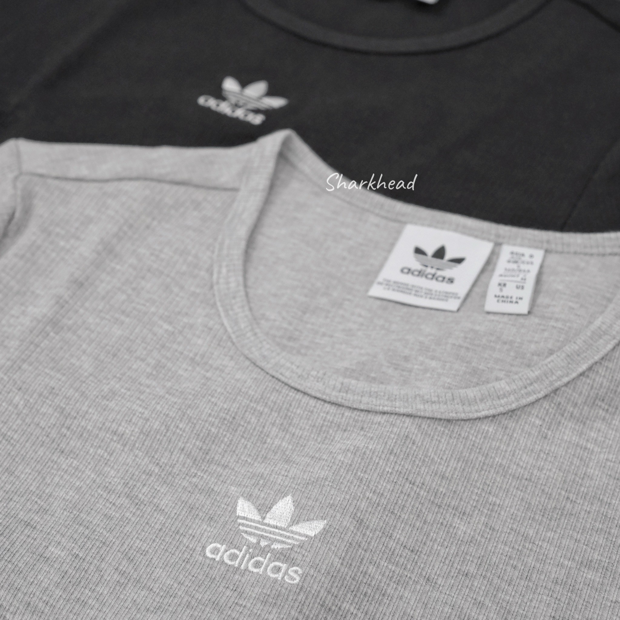 【Sharkhead】現貨 Adidas Essentials 短袖 短版 螺紋 刺繡 黑 米白 基本款 II8057 | 蝦皮購物