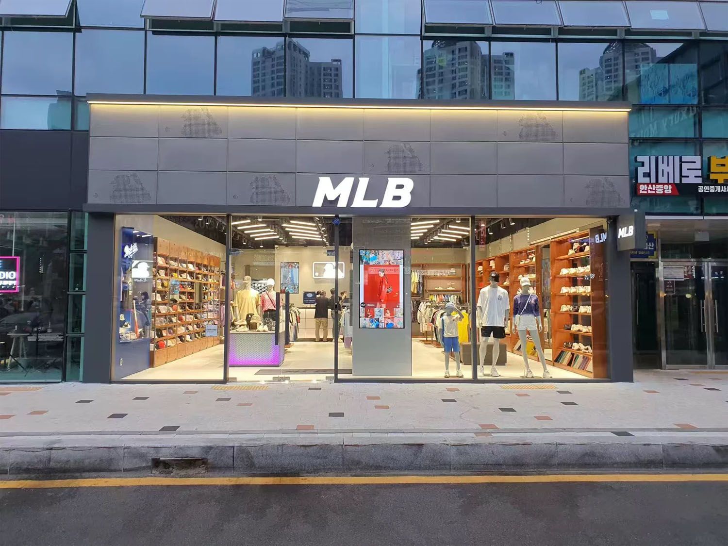 免運 正韓直郵 MLB Curve Runner 系列 復古流浪跑步鞋 休閒運動鞋 女鞋 紐約洋基隊 3ARNSPL4N | 蝦皮購物