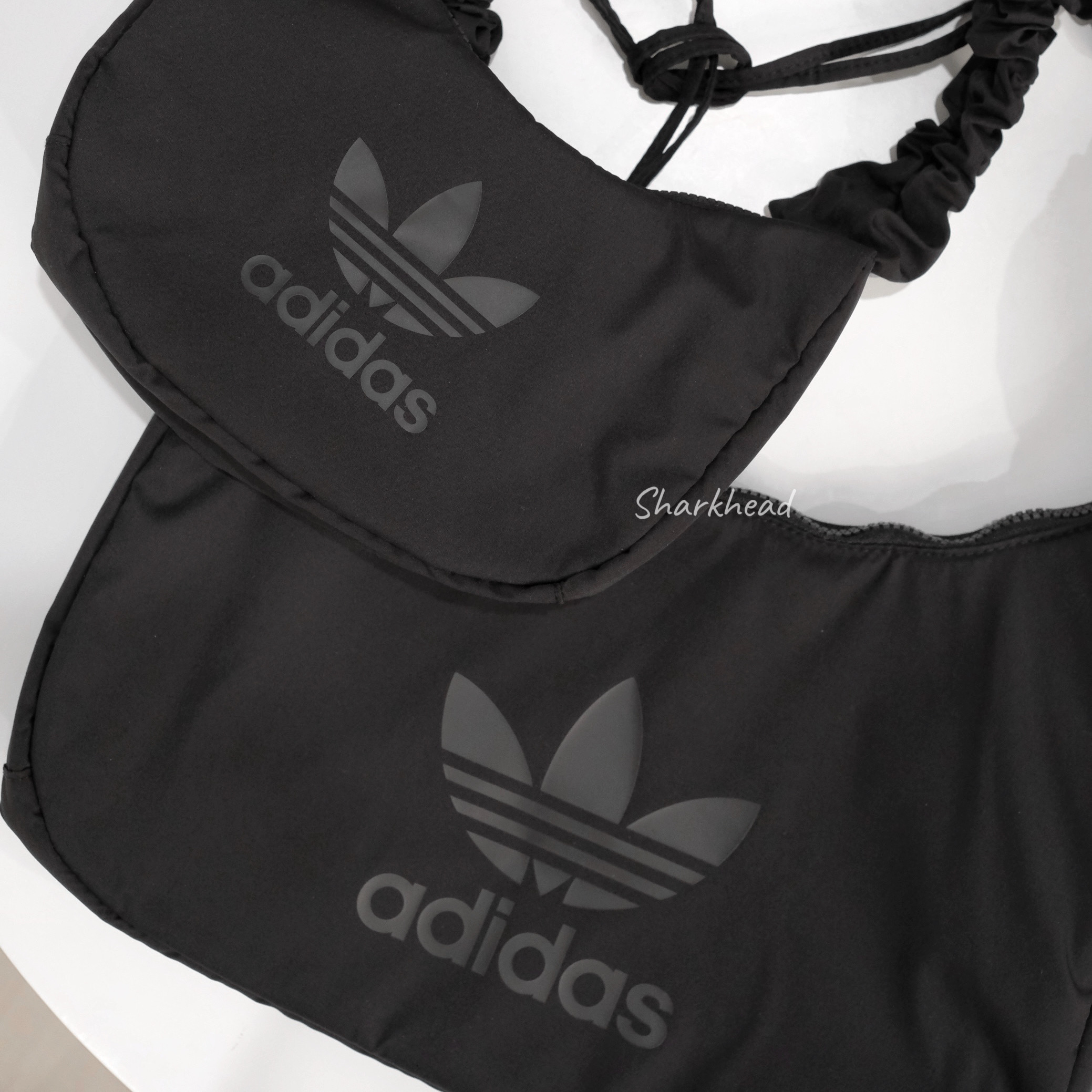 【Sharkhead】現貨 Adidas 雲朵包 黑 小包 抽繩 肩背包 側背 三葉草 三線 JP0144 JP0145 | 蝦皮購物