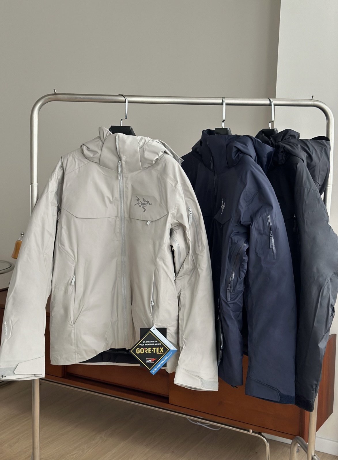 Arcteryx 始祖鳥 Macai 系列 隱秘灰 GTX 750 蓬鵝絨 Logo 徽標防水保暖連帽滑雪羽絨服 春秋冬 | 蝦皮購物