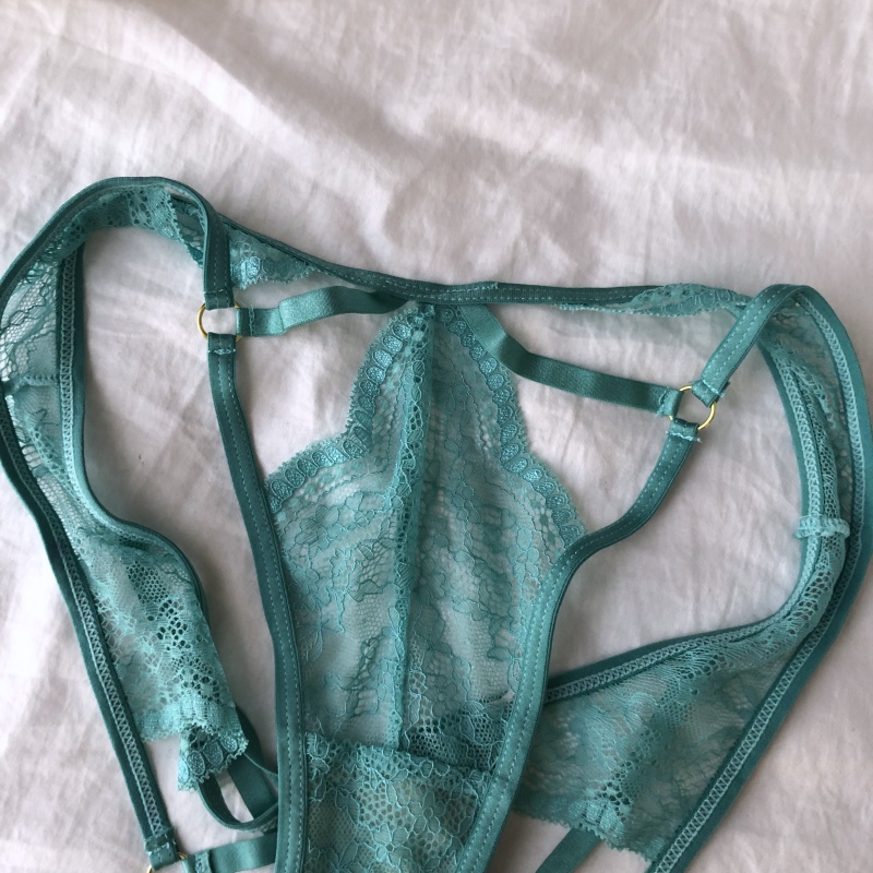 DG25意向_極性感細帶鏤空露臀開檔蕾絲性感內褲 綠色．UW Lingerie | 蝦皮購物