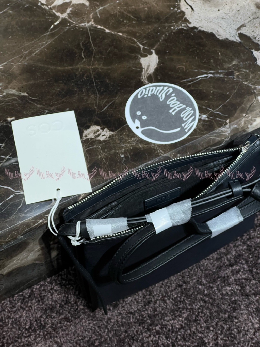 🇸🇪【COS】皮革三層信差包（黑）｜TROVE CROSSBODY BAG｜肩背包｜斜背包｜真皮｜皮革｜米你包｜手機 | 蝦皮購物